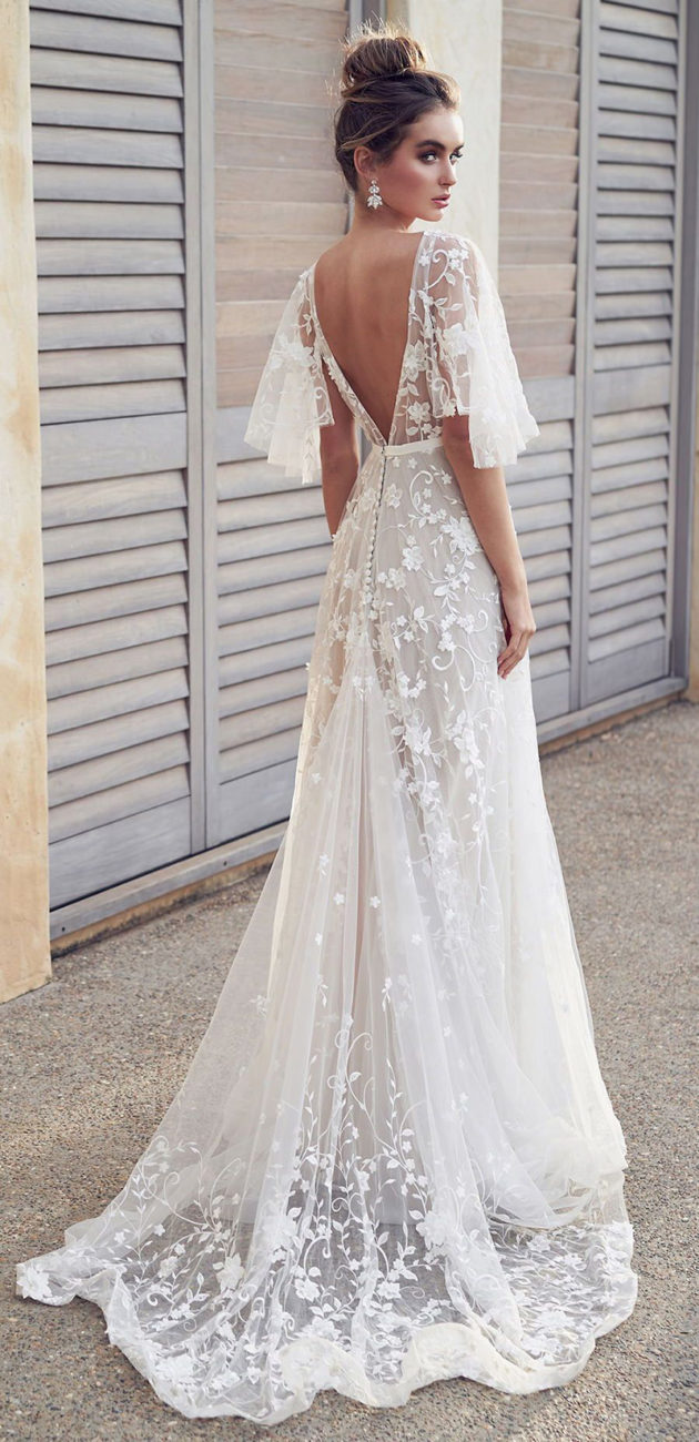 Vestido de noiva com decote nas costas: dicas para arrasar com o modelo