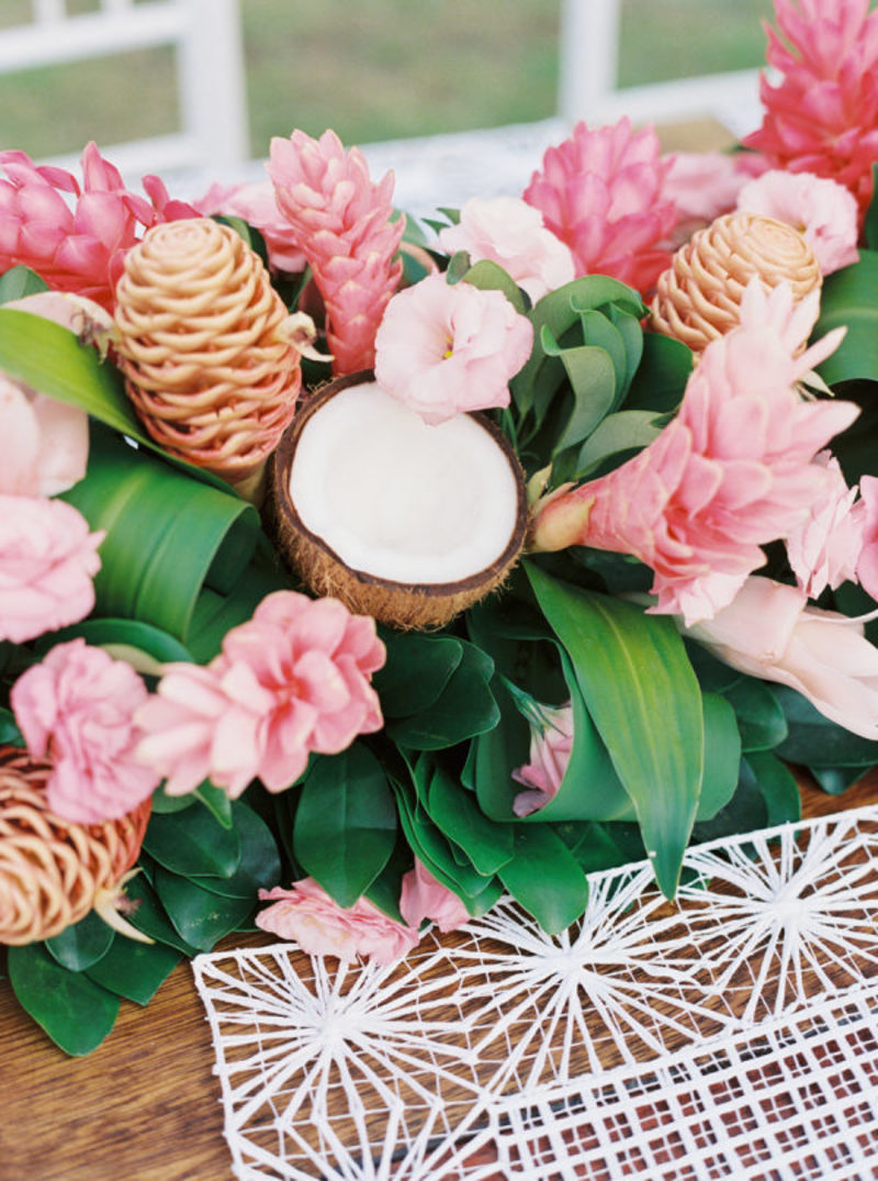 Coco na decoração de casamento: tudo sobre esse toque tropical