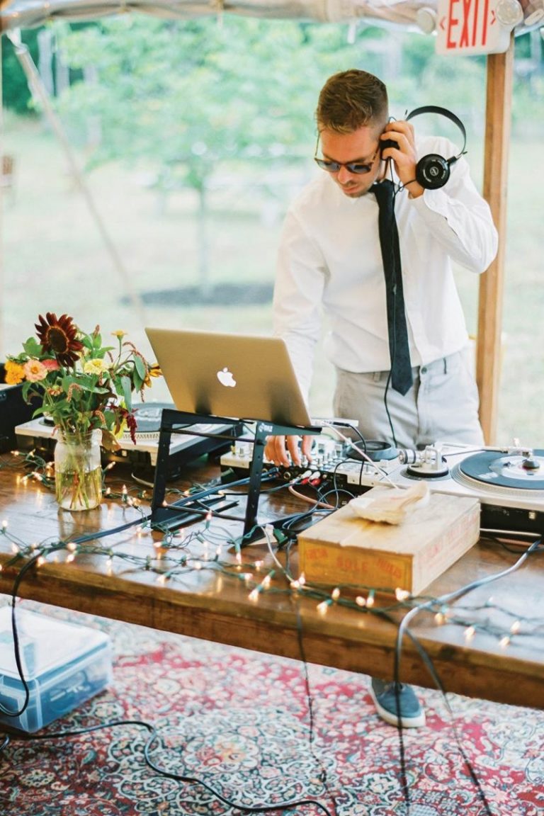 Banda e DJ para casamento | Escolher um ou combinar os dois?